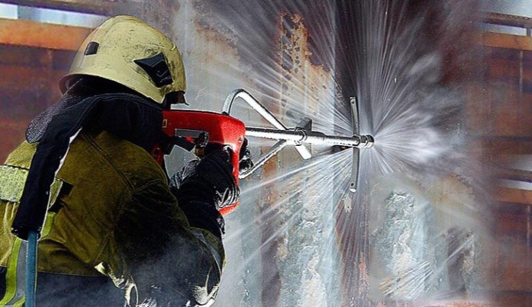 ultra high pressure water jetting rust paint removal